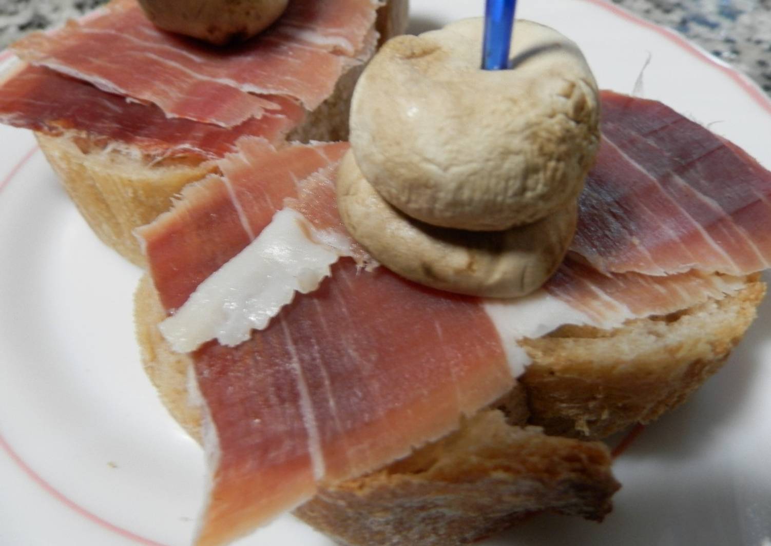 Tostada de jamón serrano y champiñones Receta de Carmem- Cookpad