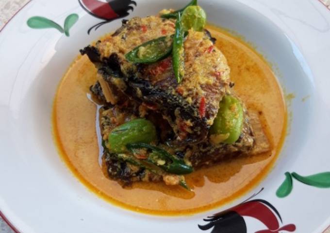 Resep Mangut Ikan Pari Asap ala Dapurnya Ken oleh A. Ken Luckyta - Cookpad