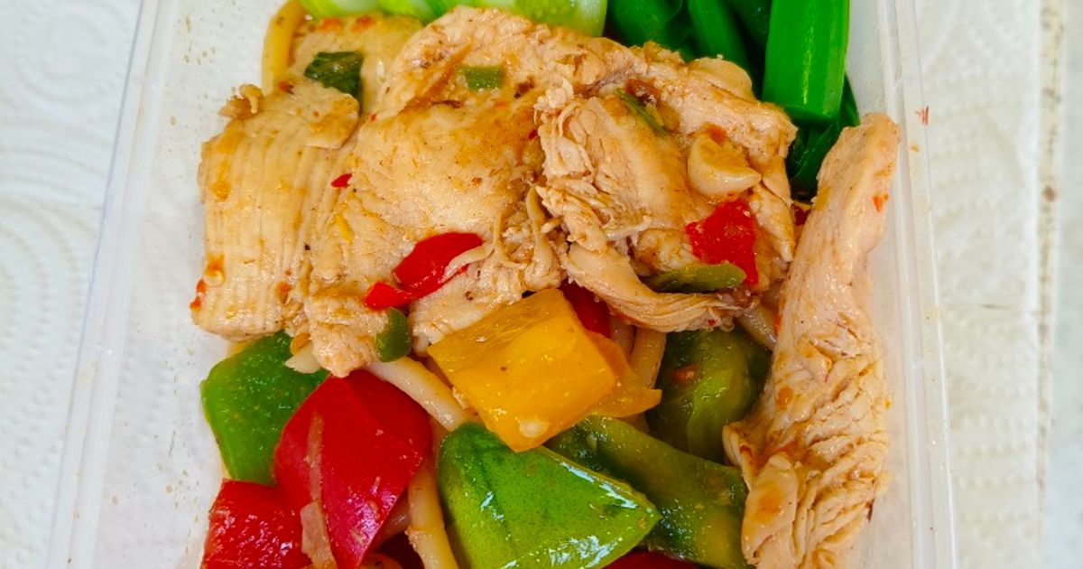 Spaghetti Kee Mao With Chicken And Three Color Peppers Recipe By ...