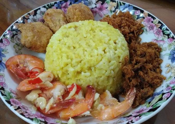 Resep Nasi Kuning simple oleh Dina L Hartoto - Cookpad