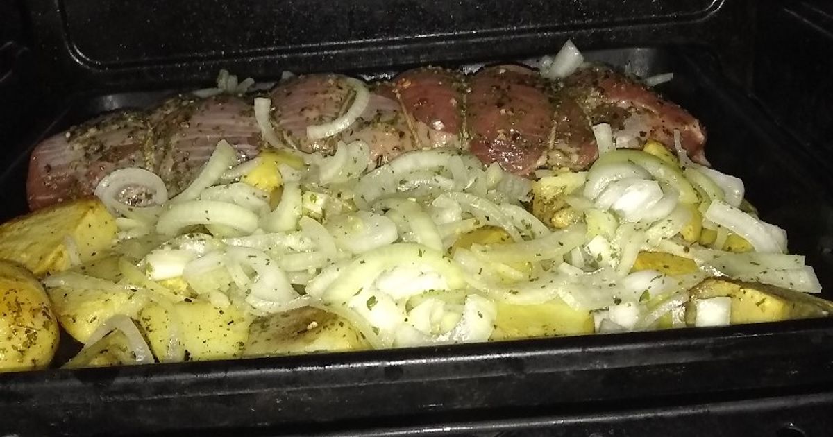 Peceto Al Horno Con Papas Y Cebollas Receta de Mario H. Davi