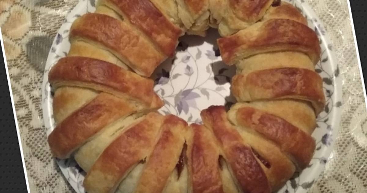 Puff pastry ring with chicken filling Recipe by Zahra Shaikh - Cookpad