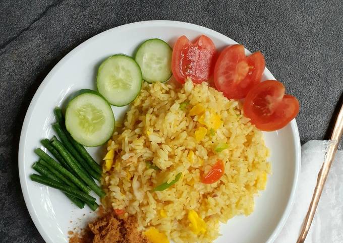 Resep NasGor Kuning Rice Cooker oleh Happy Endahsa (Happy End) - Cookpad