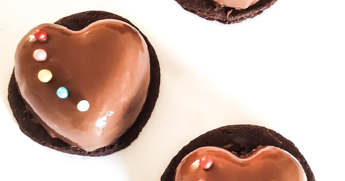 Chocolate Mousse 3d Hearts With Mirror Glaze And Biscuit Base Συνταγή ...