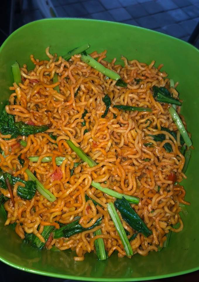 Resep Mie goreng rumahan rasa restoran oleh ngurah agusta - Cookpad