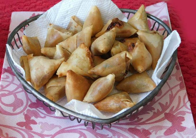Cocktail samosa Recipe by Lakshmi Sridharan - Cookpad