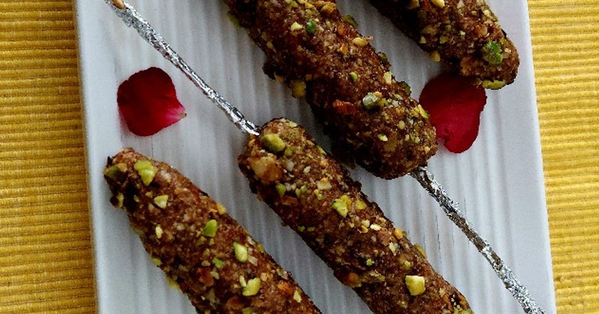 Dates And Nuts Sticks Recipe by Geeta Godhiwala - Cookpad
