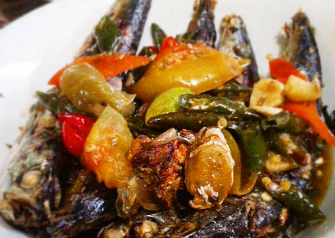 Resep Sambal ikan Tanjan (sejenis tongkol) oleh Nurma Yunaini - Cookpad