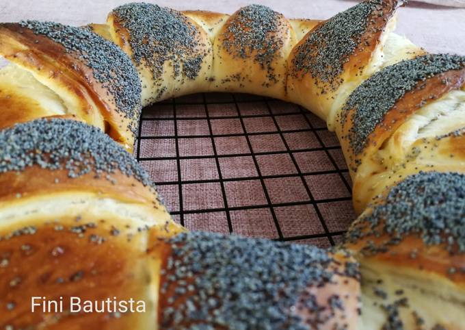 Rosca de pan dulce rellena de carne picada Receta de Fini Bautista ...