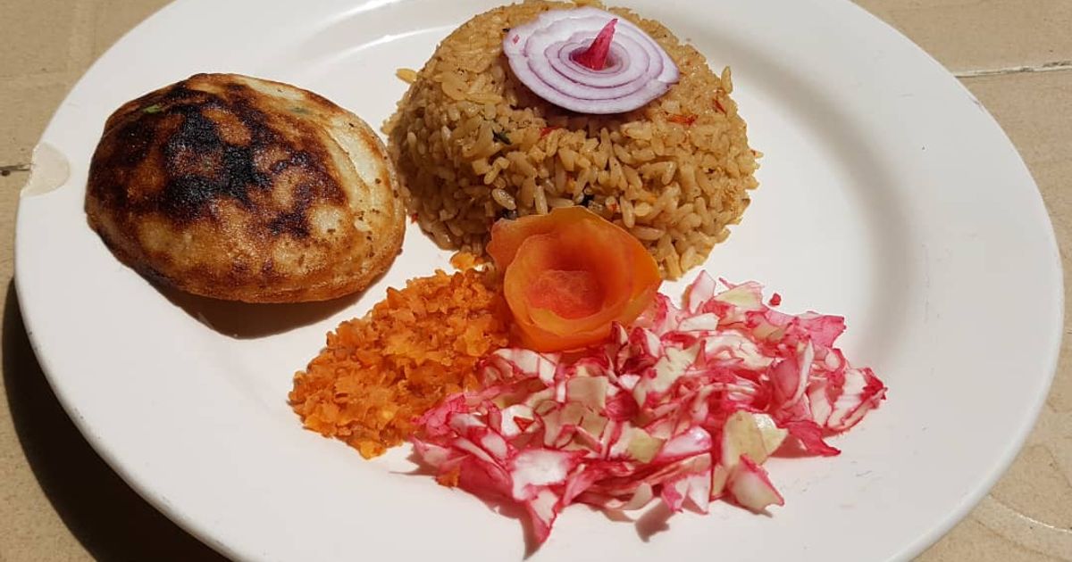 Plane Fried Rice Recipe by Rushaf_tasty_bites - Cookpad