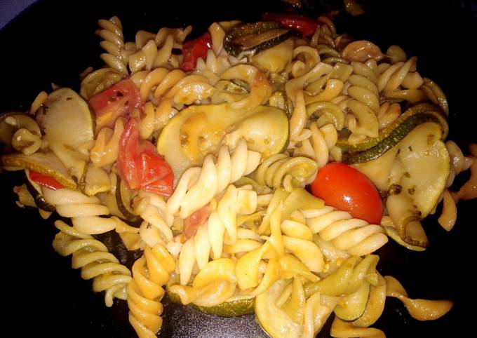 Fusilli tricolor con verduras y anchoas Receta de DelicIANNcook- Cookpad