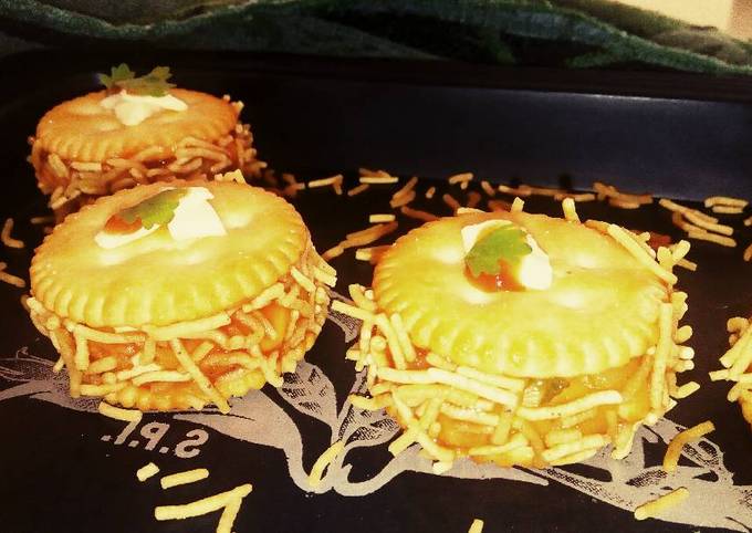 Cheesy Monaco sandwich Recipe by Deepali Saurabh Bansal - Cookpad