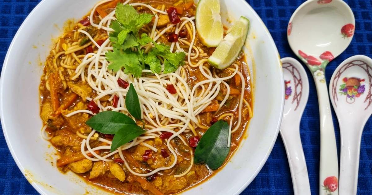 Singapore Chicken Laksa with Vegetables Recipe by Kumkum Chatterjee ...