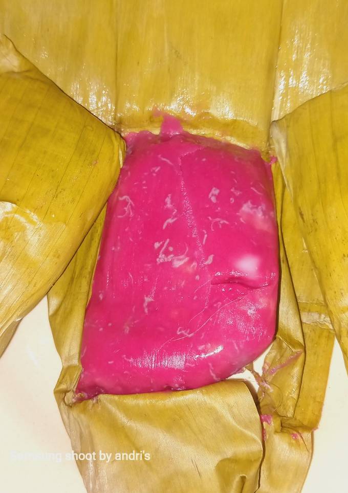 Resep Nagasari Pisang Red Velvet Ala Mas Andri oleh mas Andriii - Cookpad