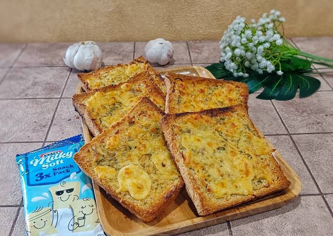 Resep Chezzy garlic bread oleh Yenny Laurensia - Cookpad