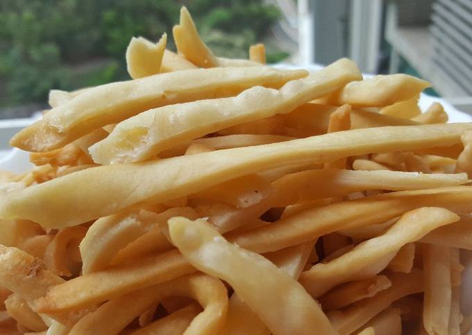 Resep Stik bawang sederhana oleh Pawon Soimut - Cookpad