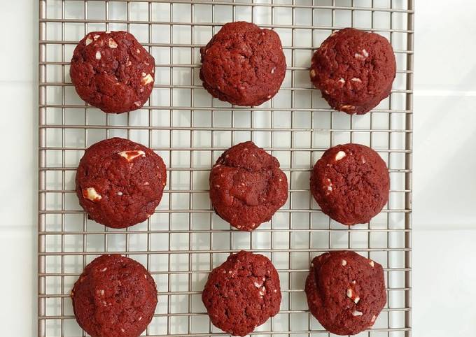 Resep Soft Chewy Cookies Red Velvet oleh ℝ_𝕪𝕒𝕟𝕥𝕪𝕪 - Cookpad