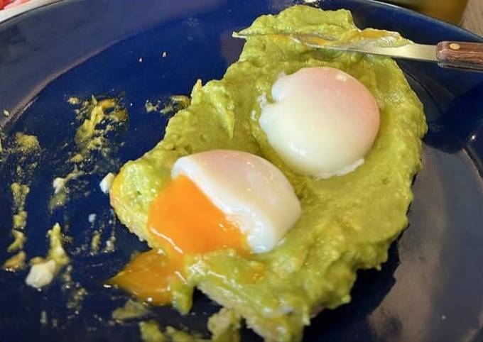 Tosta de Abacate Ovo escalfado Receita por Inácio - Cookpad