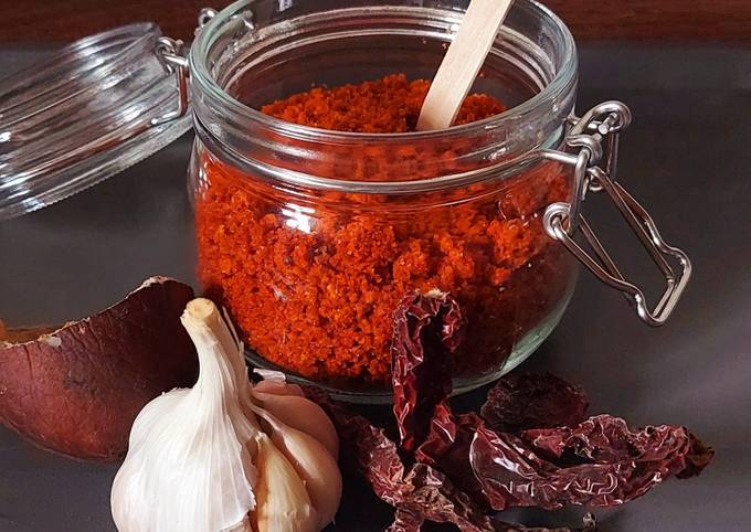 Dry Garlic Chutney Recipe by Shradha Nema (foodgazin') - Cookpad