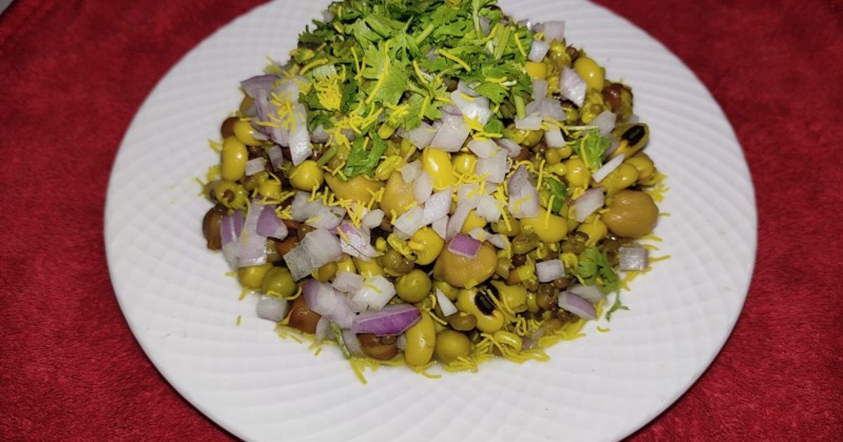 कडधान्याची भेळ (Kadhanyachi Bhel Recipe In Marathi) रेसिपी kalpana ...