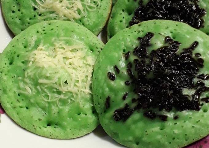 Resep Surabi topping coklat keju oleh putri syuhada - Cookpad