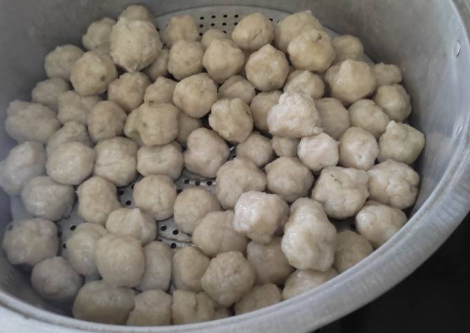 Resep Bacil ayam (baso aci ayam/cilok ayam) oleh Vina Septiana - Cookpad