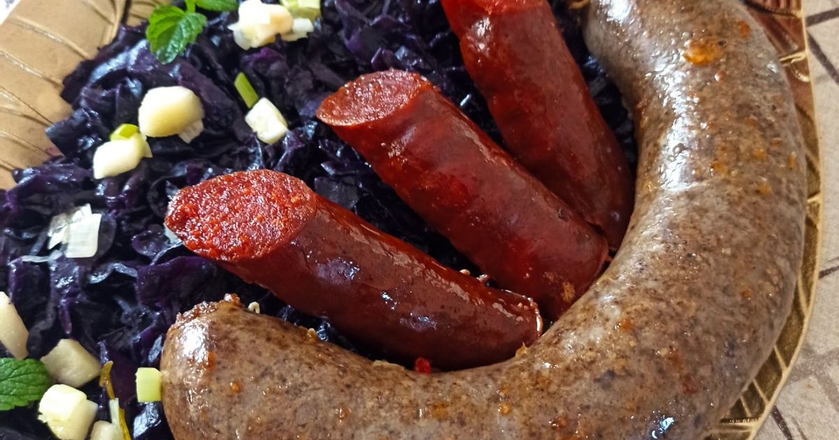 Egészségesebb Lilakáposzta ágyon Kínált, Sült Hurka és Füstölt Kolbász ...