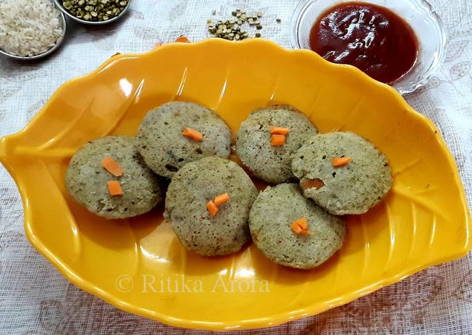Green Moong daal and Rice idlis Recipe by Sugar And Spice In Life - Cookpad