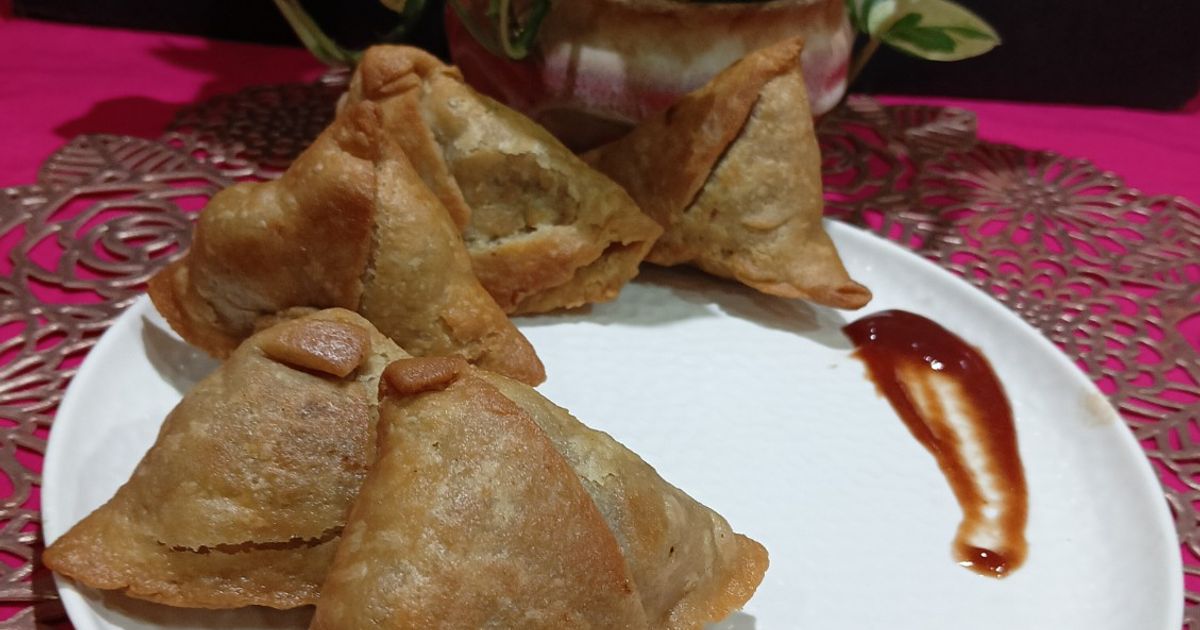 Crunchy Crispy Cheesey Samosa Recipe by Rita Talukdar Adak - Cookpad