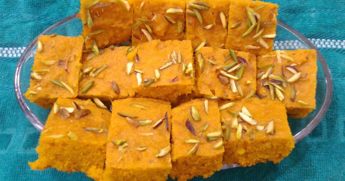 मँगो रवा केक (Mango Rawa Cake Recipe In Marathi) रेसिपी Sadhana chavan ...