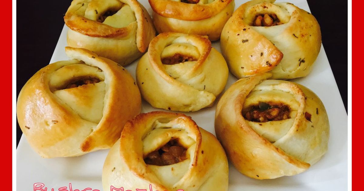 Chicken Filled Rose Bun Recipe by Bushra Mazhar - Cookpad