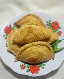 Resep karipap renyah berlapis dengan isian kari gurih