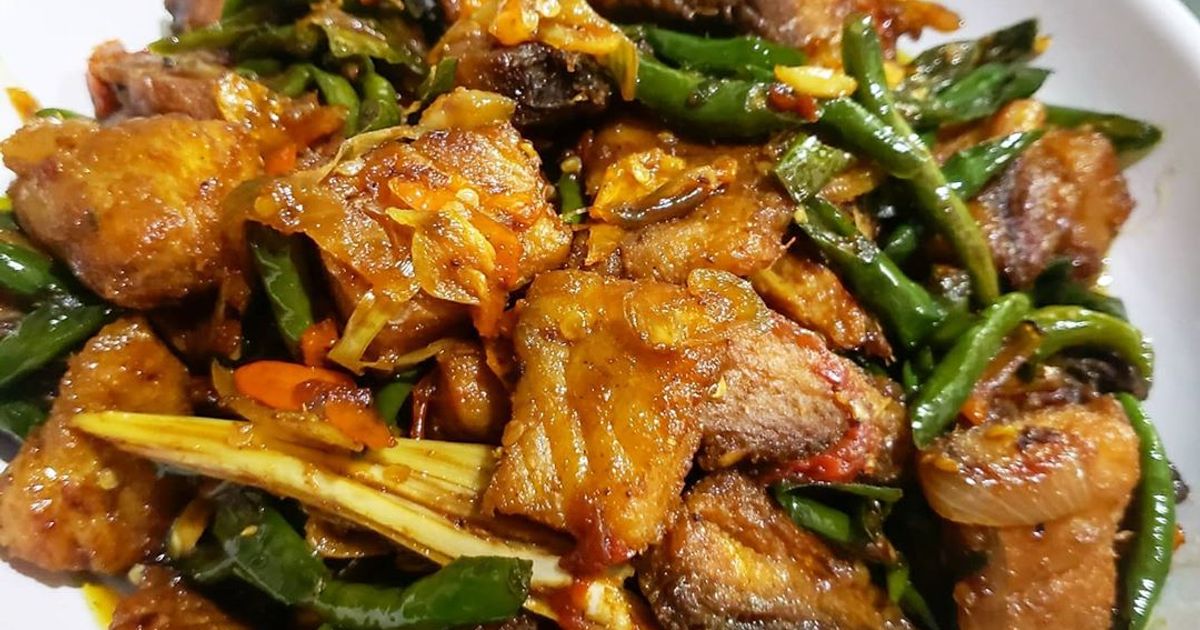 Resep ikan asap cabe ijo rumahan enak dan mudah - Cookpad