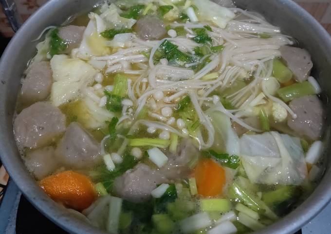 Resep Sup sayur dan jamur Enoki oleh Yulia Lia - Cookpad
