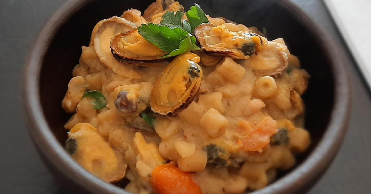 Pasta Con Porotos Y Choritos Receta de Paulina Vera Maldonado- Cookpad
