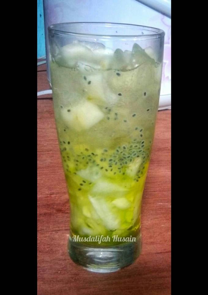 Resep Es Timun Selasih Sirup Melon oleh Musdalifah Husain - Cookpad
