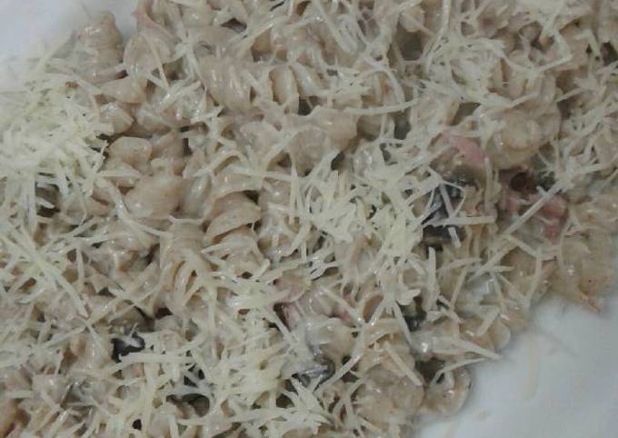 Pasta light integral con crema de champignones y jamón cocido Receta de ...
