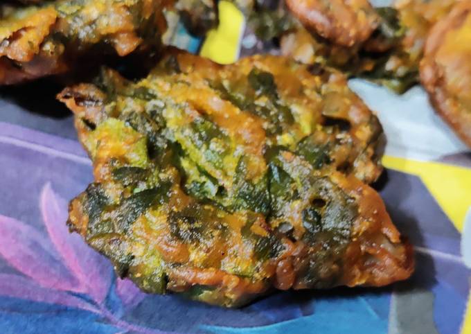 Palak patta pakodis Recipe by Susmita Patnaik - Cookpad