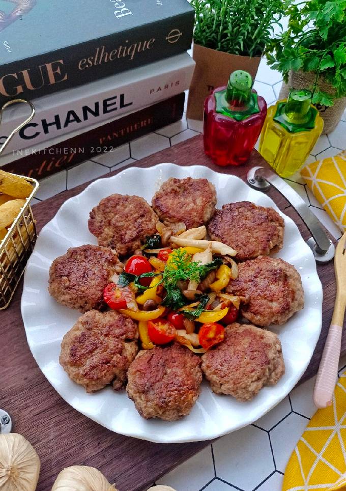 Resep Beef patty with stir fry veggies oleh Ine Setiawati - Cookpad