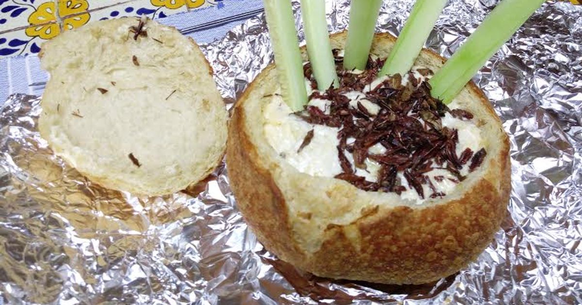 Fondue De Quesos Mixtos En Pan Campero Con Chapulines Recipe by Beto ...