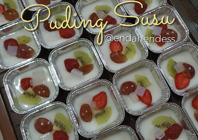Resep Puding Susu Topping Buah 💚 oleh Endah Mumpuni - Cookpad