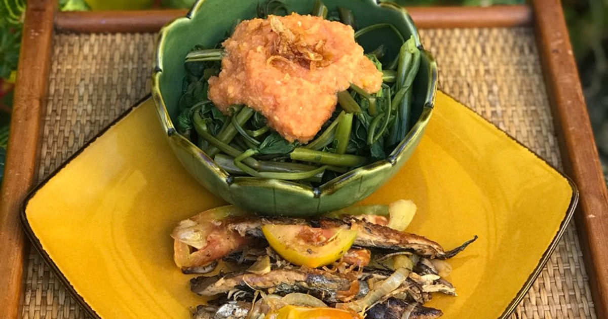 Resep Plencing Kangkung Tidak Pedas Dan Tumis Ikan Tongkol Tomat Jahe ...