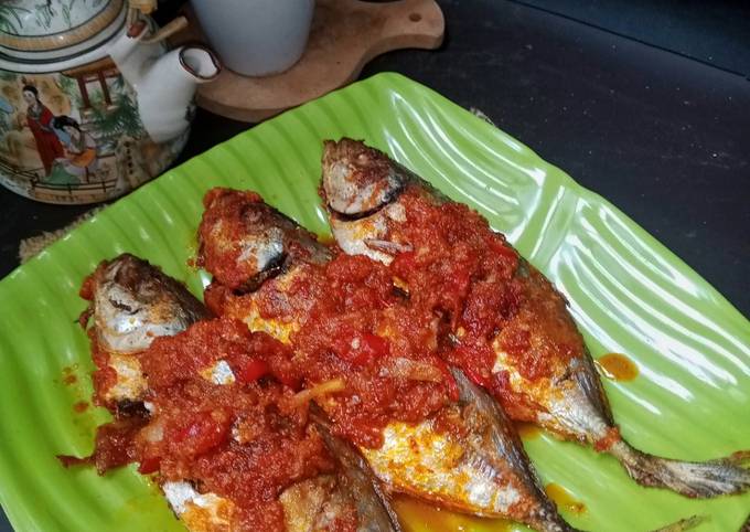 Resep Ikan Kembung Balado Oleh Dewi Saraswati Cookpad