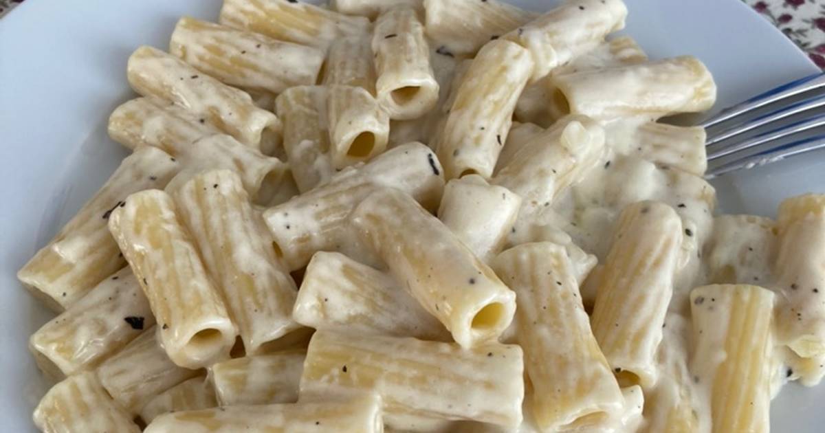 Macarrones a la carbonara con nata sin bacon Receta de Claudia - Cookpad