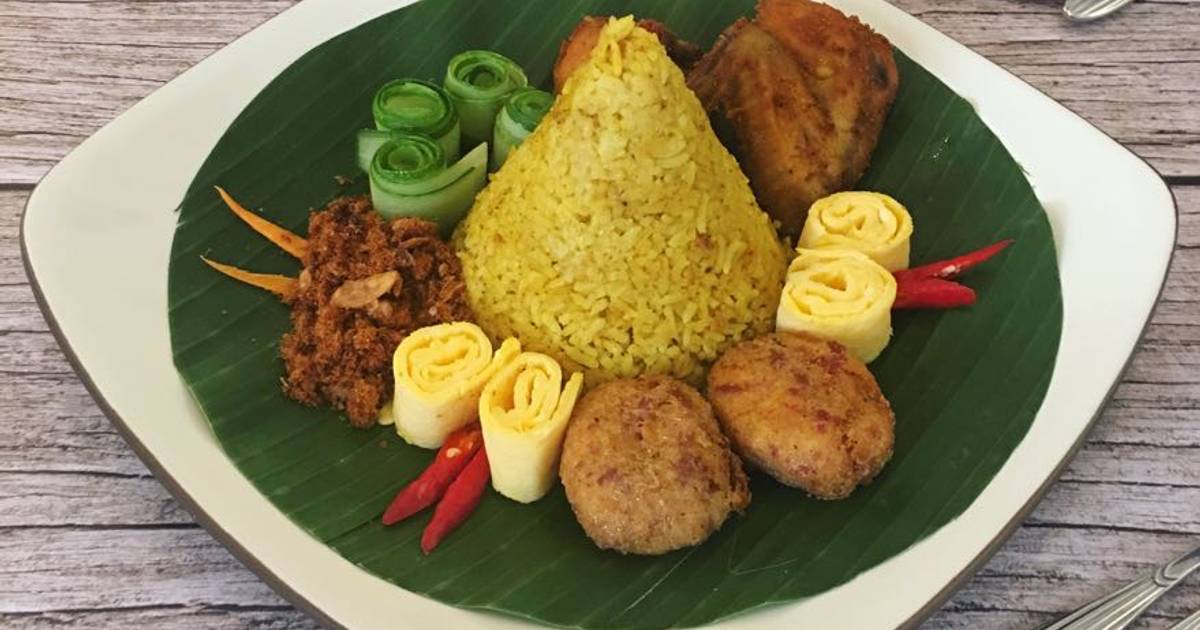 Resep Nasi Kuning (simple magic com) oleh Moona's Kitchen - Cookpad