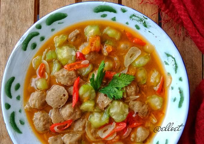 Resep Oseng Oyong Bakso oleh Ellaelloet - Cookpad