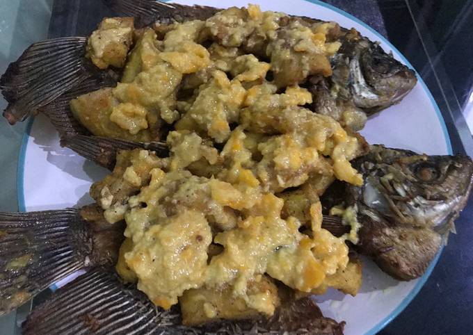 Resep Gurami siram telur asin oleh Nafis Zahra - Cookpad