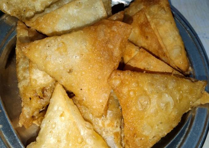Mini Crispy Samosay Recipe by Eshmal Rajput - Cookpad