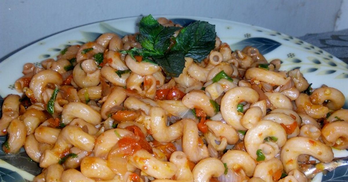 Jollof Macroni Recipe by Maimunatu Alqali - Cookpad