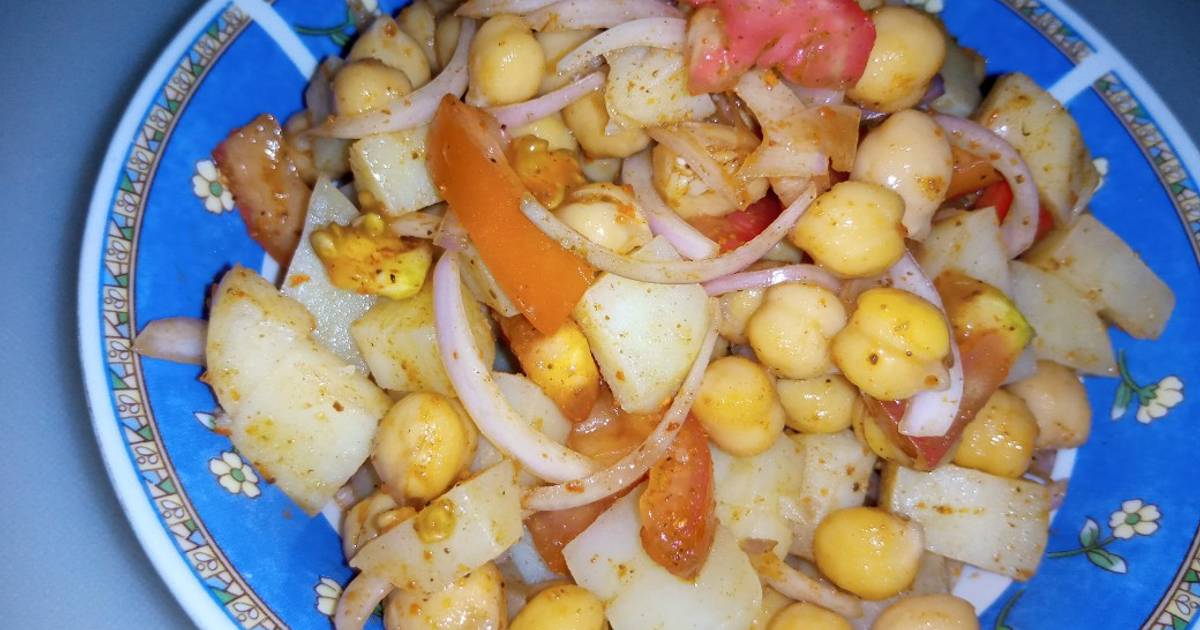 ALU Chana chaat Recipe by Mahnoor Malik - Cookpad